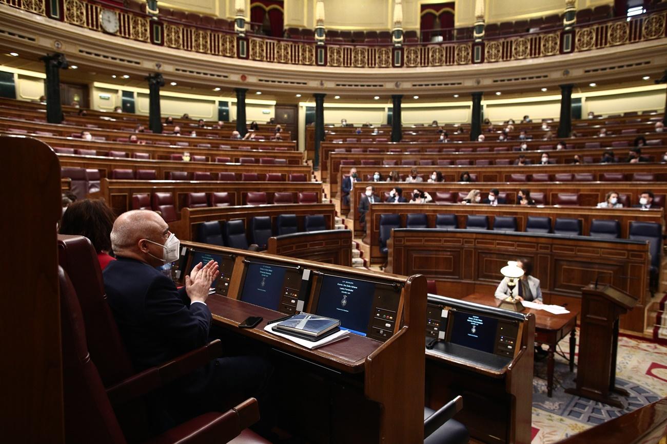 Se cerró el paréntesis en la habitual bronca parlamentaria