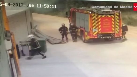 Una explosión sorprendió a los bomberos al llegar al incendio de Arganda