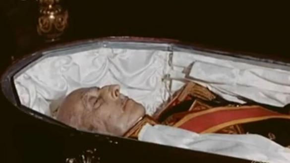 Franco no murió el 20-N de 1975, fue un muerto mantenido...