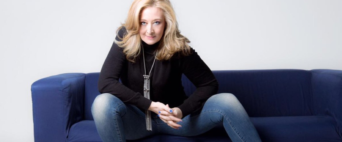 Elisa Beni debuta en 'La Razón' señalando a Sánchez en el caso Salazar ...