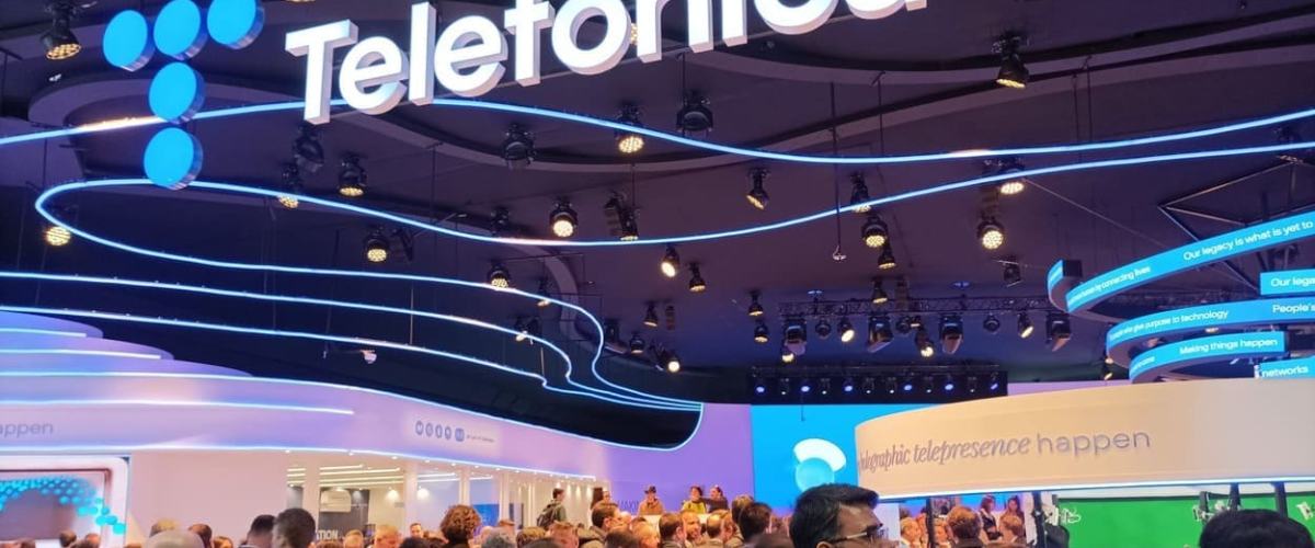 Telefónica presenta su nueva cabina en el MWC