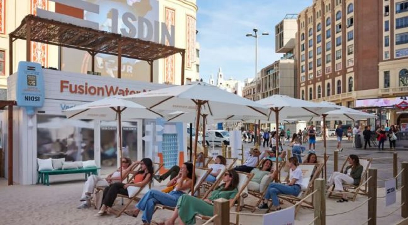 La madrileña plaza de Callao se convierte en una playa este fin de semana