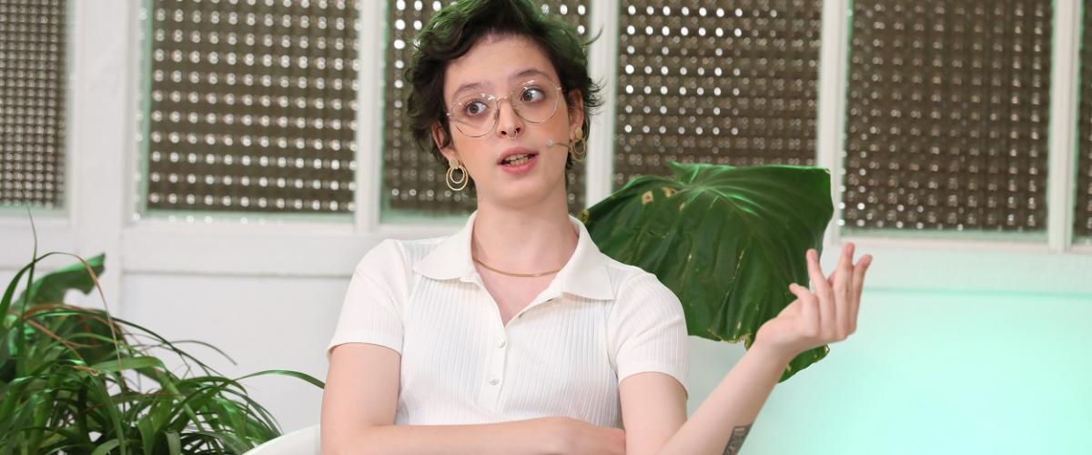 Tránsfobos ataques a Elizabeth Duval por subir una foto con su pareja