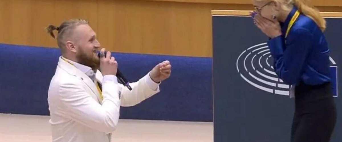 El amor siempre gana: un hombre le pide matrimonio a su novia en el ...