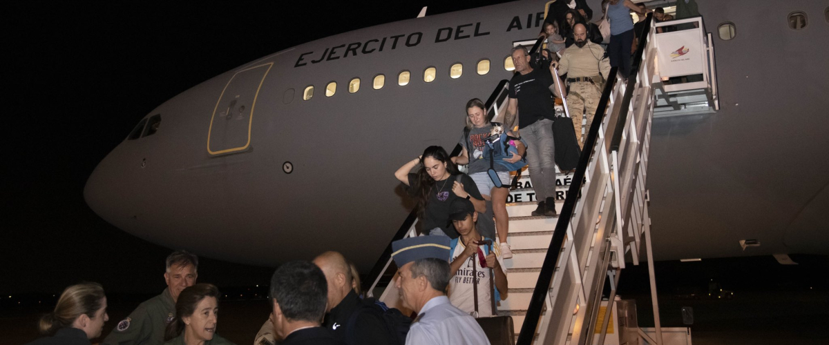 Aterriza en Torrejón de Ardoz (Madrid) un primer avión con cerca de 200 evacuados desde Israel