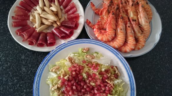 Entremeses variados y huevos a la flamenca