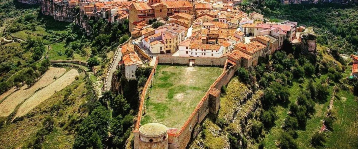 El pueblo medieval escenario de numerosas batallas que ha sido elegido ...