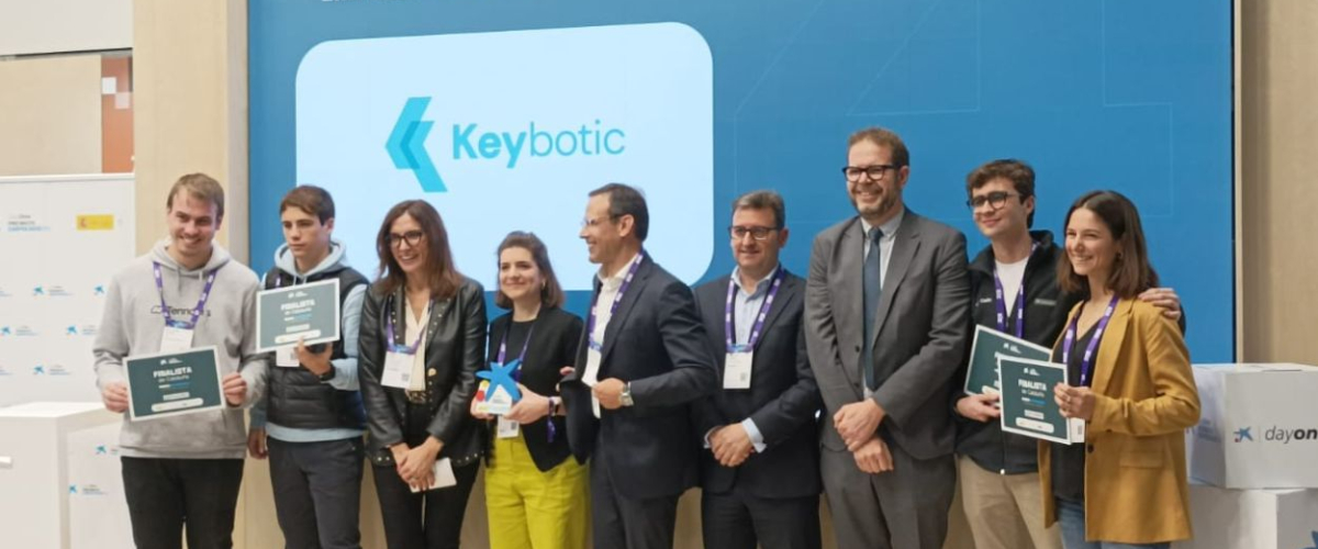 CaixaBank entrega a Keybotic el Premio EmprendeXXI en el MWC