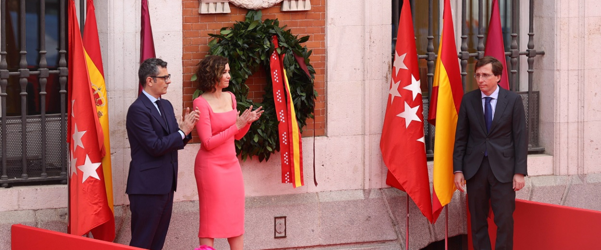 Ayuso vuelve a dejar fuera a Bolaños de las invitaciones al Dos de Mayo