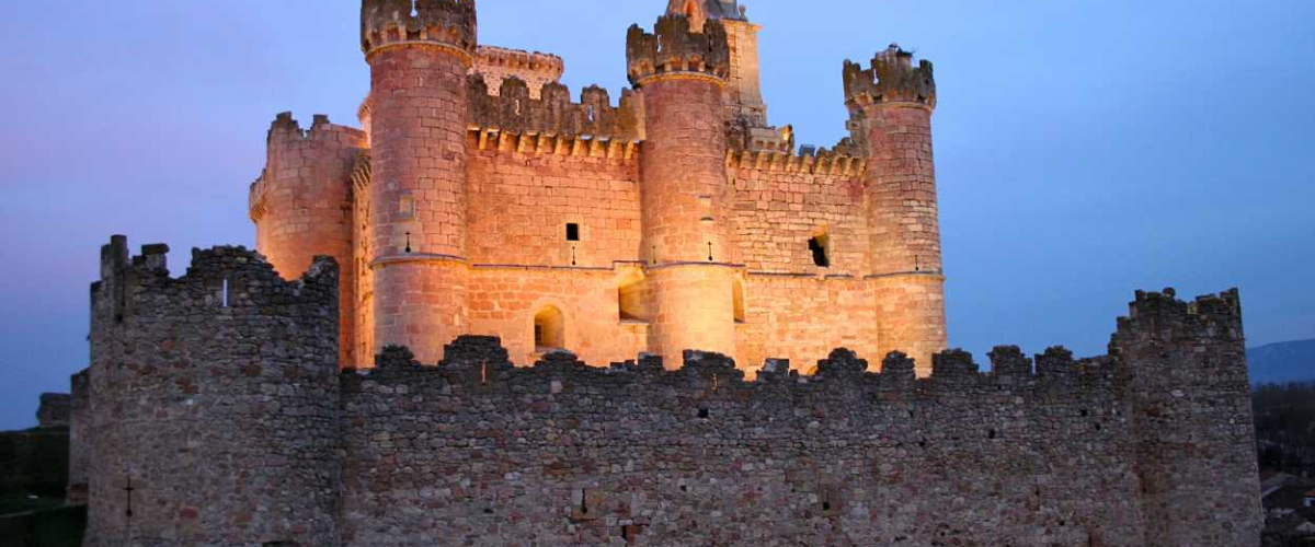 Turégano, el pueblo de Segovia con un castillo rosa que fue refugio de ...