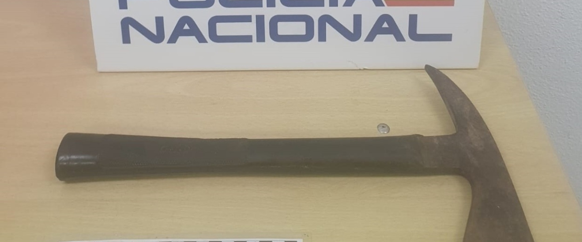 Detenido en Las Palmas por amenazar a su pareja con una piqueta