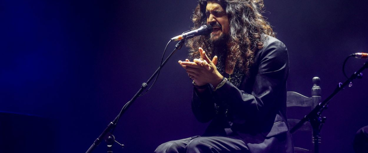 Israel Fernández: la nueva voz del flamenco que une tradición y vanguardia