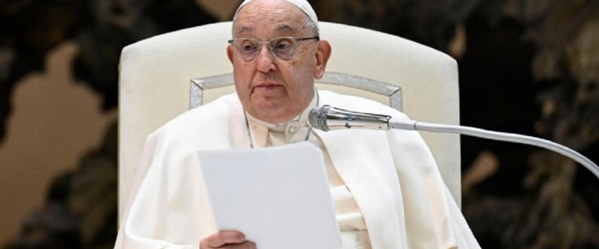 El Papa ha desayunado, tomado un café y leído el periódico, pero sigue ...