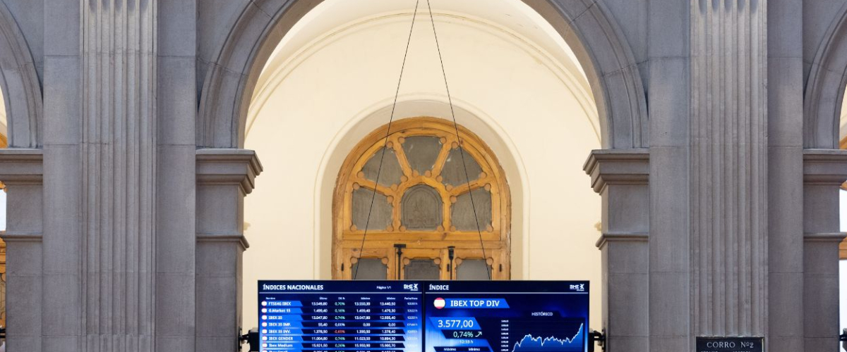 El Ibex 35 mantiene los 14.200 puntos tras amanecer con una subida del 0,26%