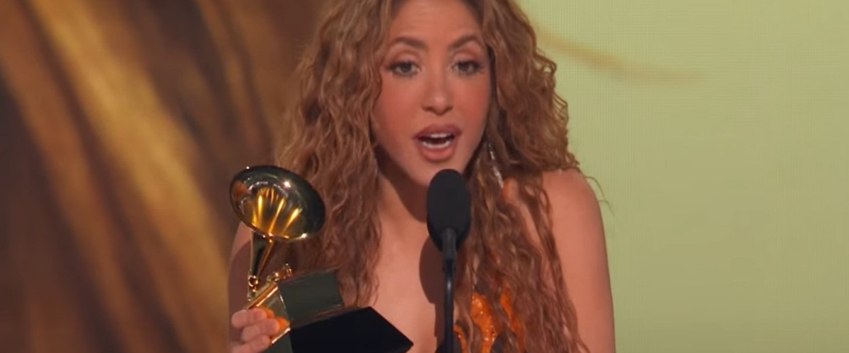 Shakira presenta el videoclip de 'Última' en el primer aniversario de ...