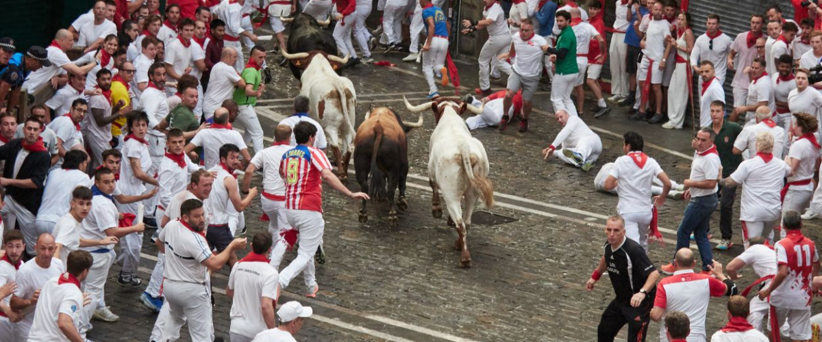 Los Sanfermines 2025 abren con un peligroso primer encierro con la ...