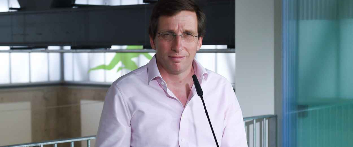 El ‘regate’ de Almeida cuando le preguntan con quién dejaría a su hijo ...