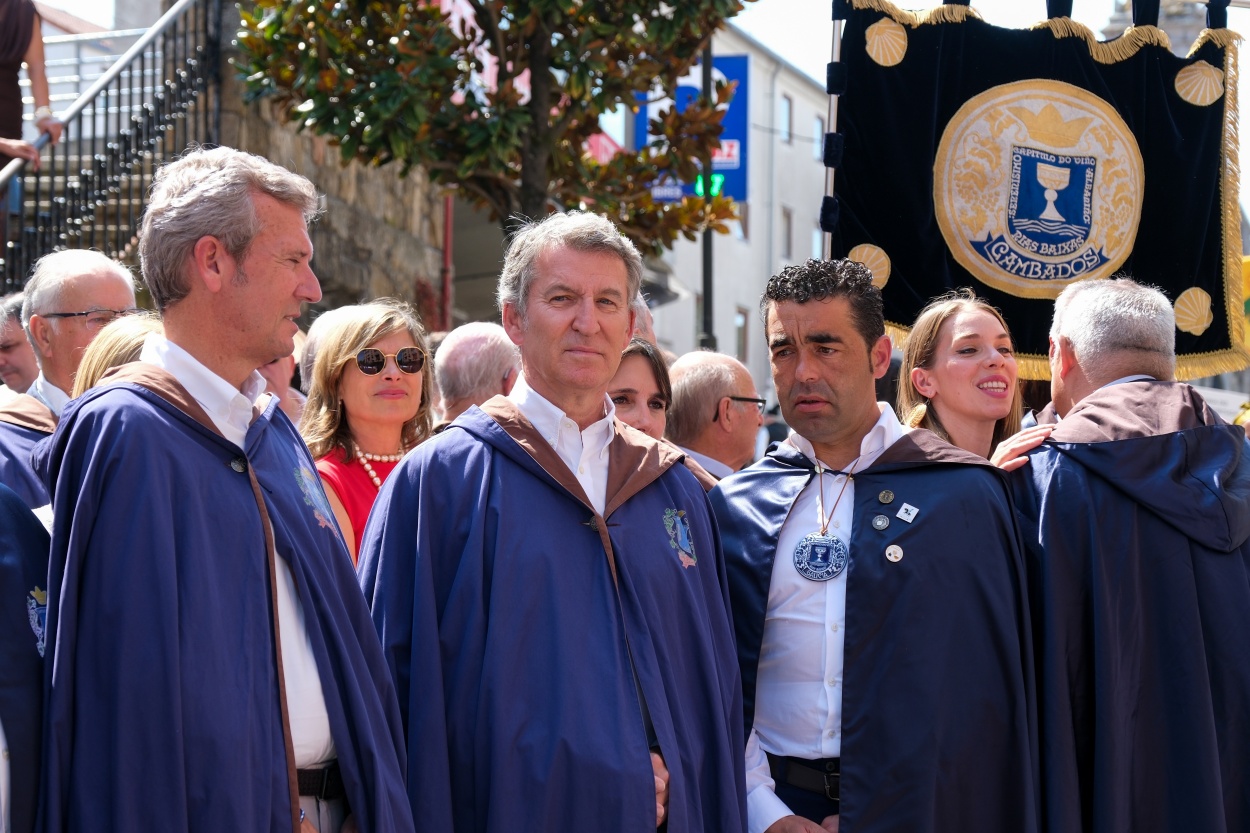 Los nacionalistas vuelve a acusar a Rueda de "sumisión" a Génova. Precisamente, este fin de semana coincidió con Feijóo en la Fiesta del Albariño de Cambados (Foto: Europa Press).