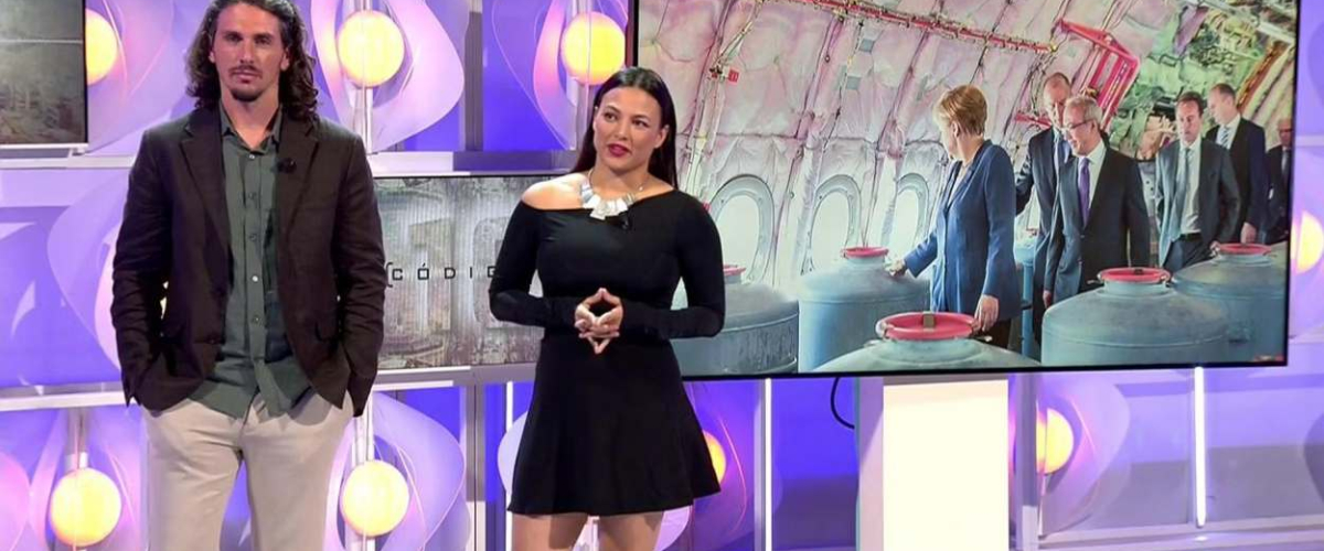 Elisa Mouliaá se suma a las conspiraciones y habla de fumigaciones junto a Javi Poves en ‘Código 10’