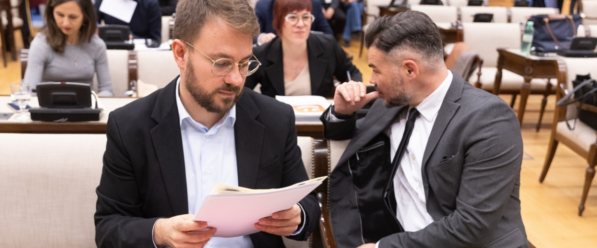Rufián desmonta a Mazón en la comisión de la DANA con tres imágenes y ...