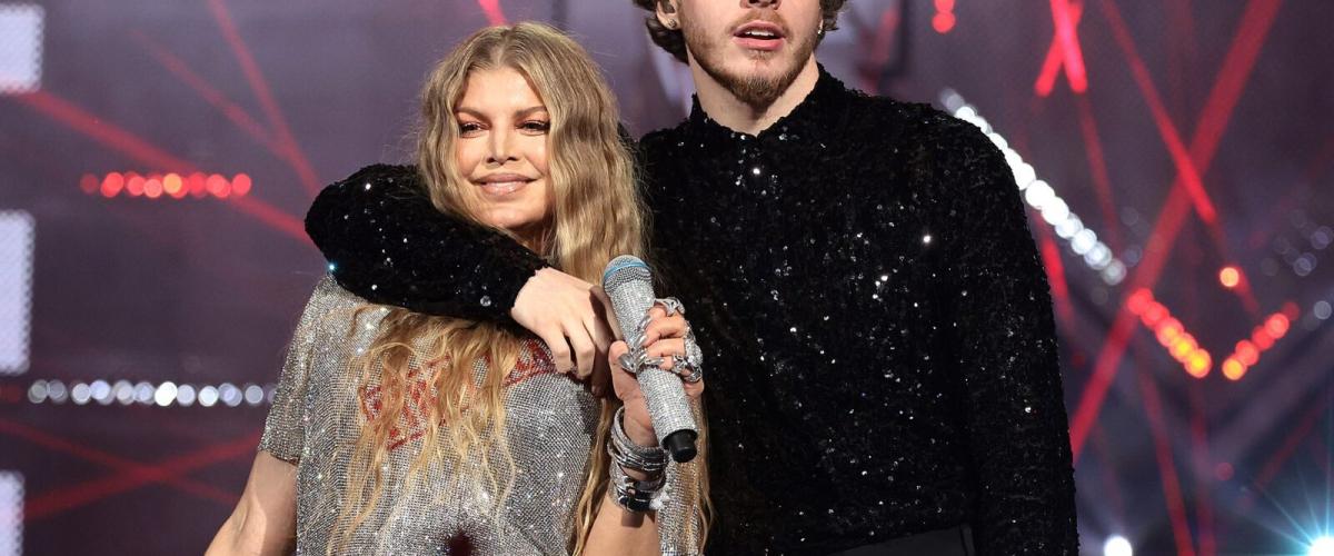 Fergie se une a Jack Harlow en su performance de «First Class» en los ...