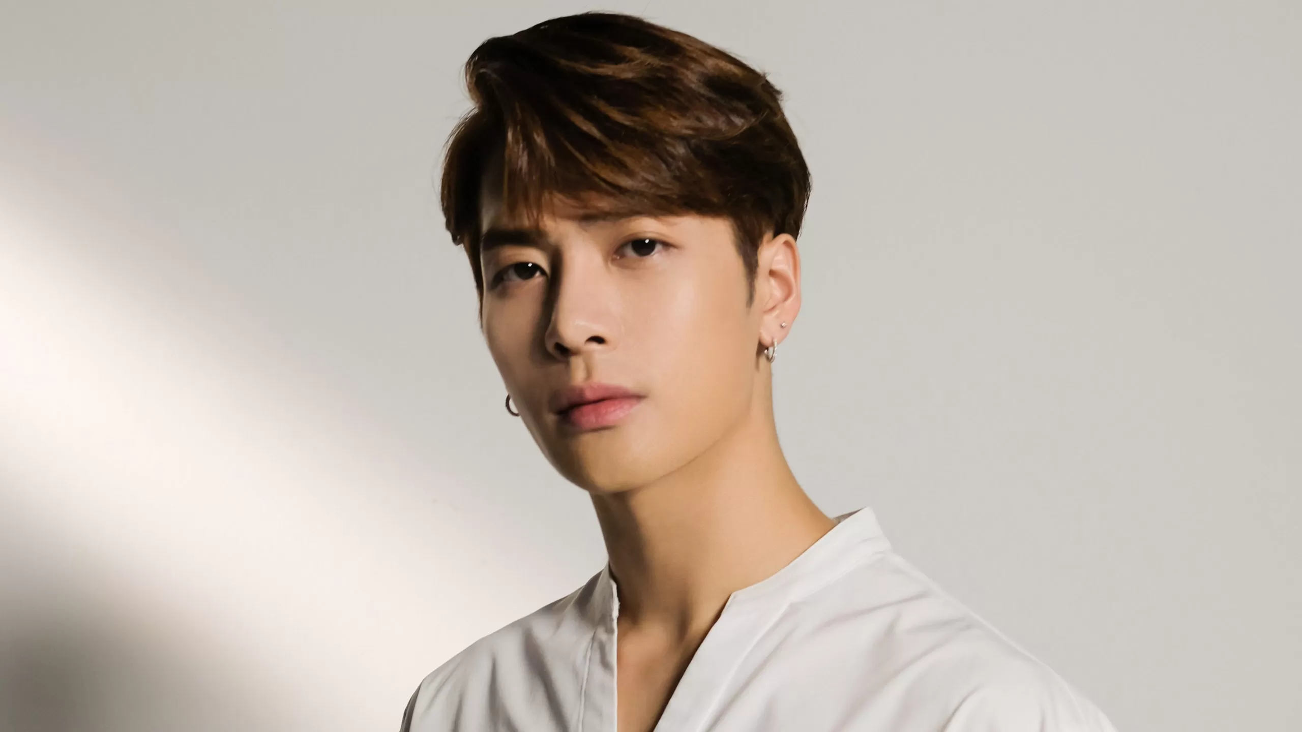 Jackson Wang revela su lado más oscuro en su nuevo videoclip ‘High Alone’