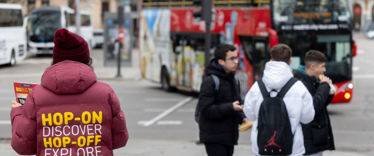 España marca récord turístico en 2025 con 96,5 millones de visitantes ...