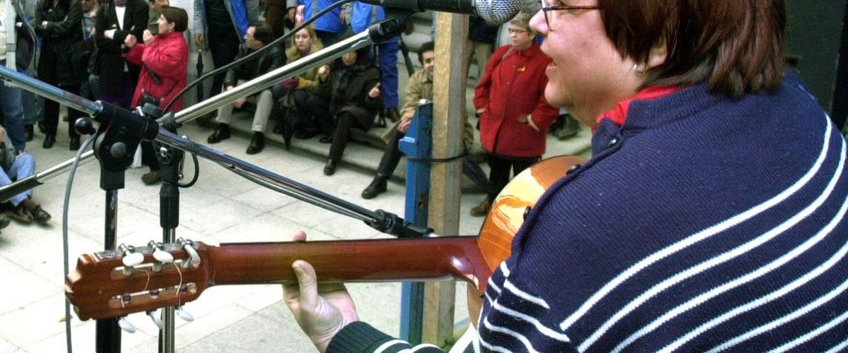 Muere la cantautora Elisa Serna, símbolo de la canción protesta
