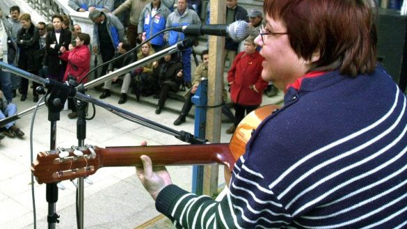 Muere la cantautora Elisa Serna, símbolo de la canción protesta