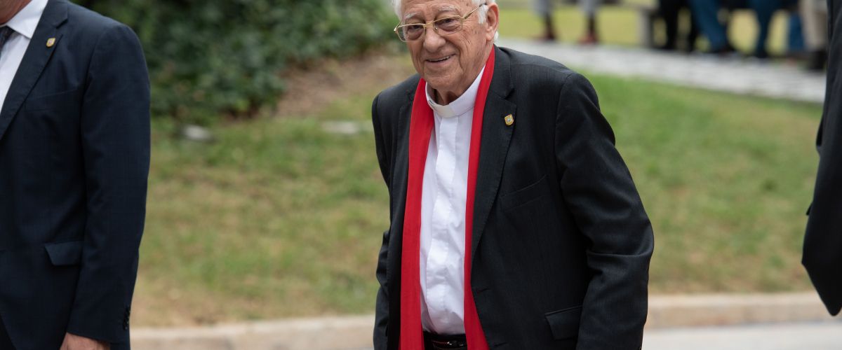 El padre Ángel responde a Jiménez Losantos, después de que este le ...