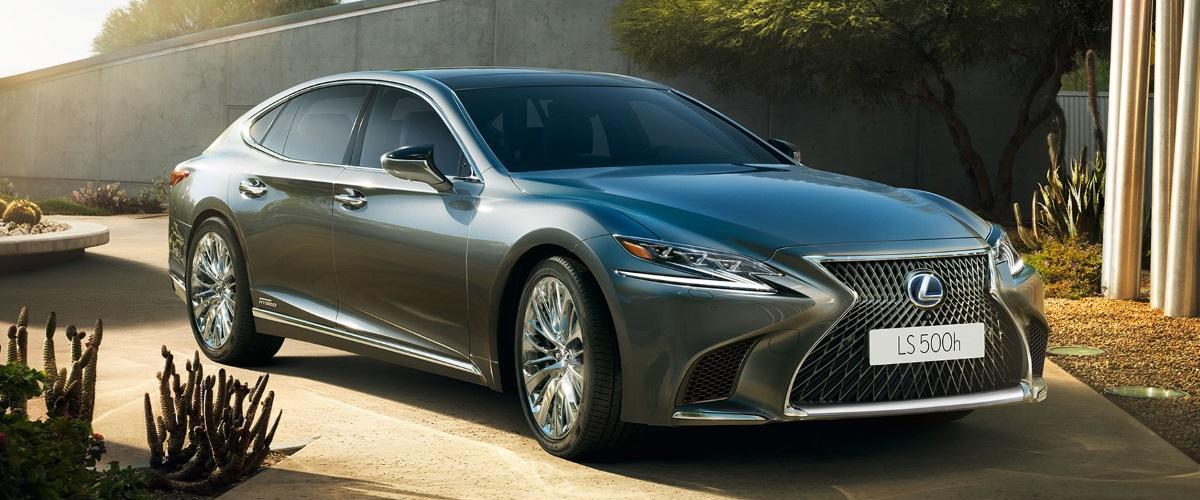 Rivera estrena cochazo: un Lexus de más de 100.000 euros