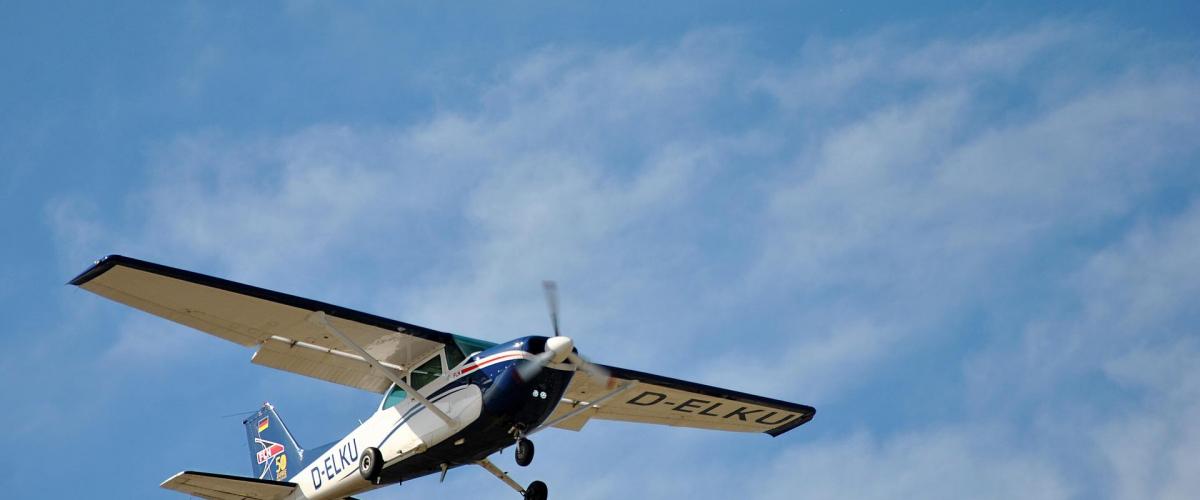 Mueren dos personas al estrellarse una avioneta en Toledo