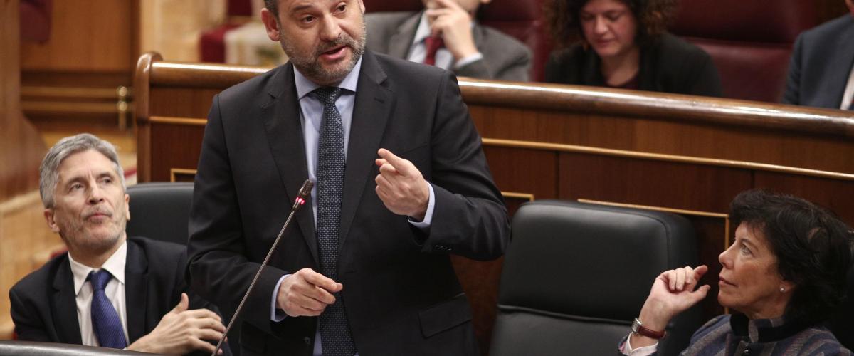 Ábalos pide perdón por la foto del cigarro y culpa a Vox de su difusión