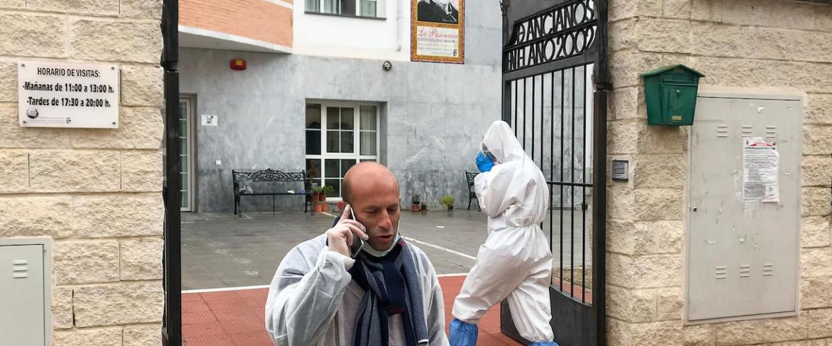 La Junta evacua a los ancianos de Alcalá del Valle tras l...