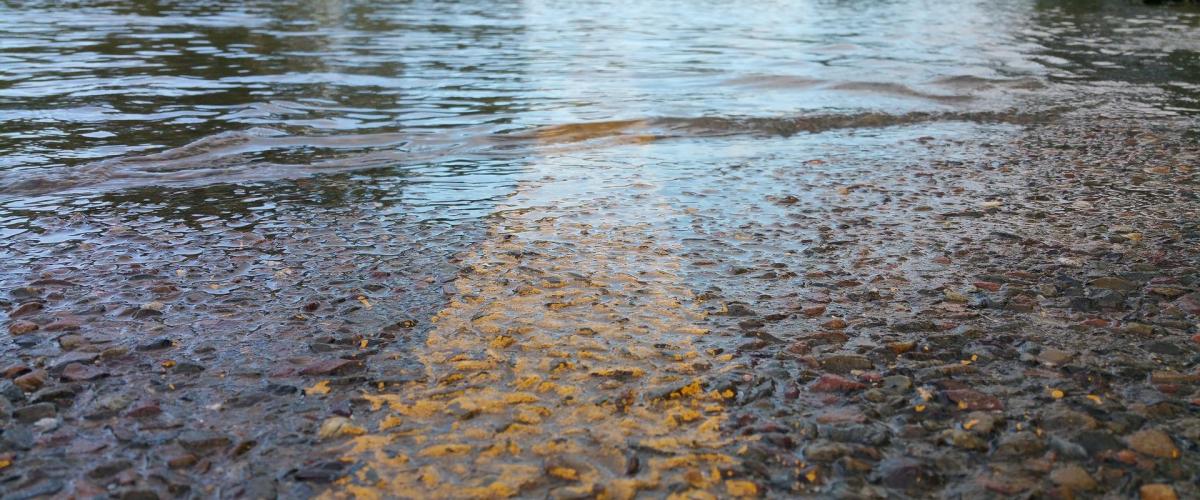 Cómo actuar ante una riada al volante
