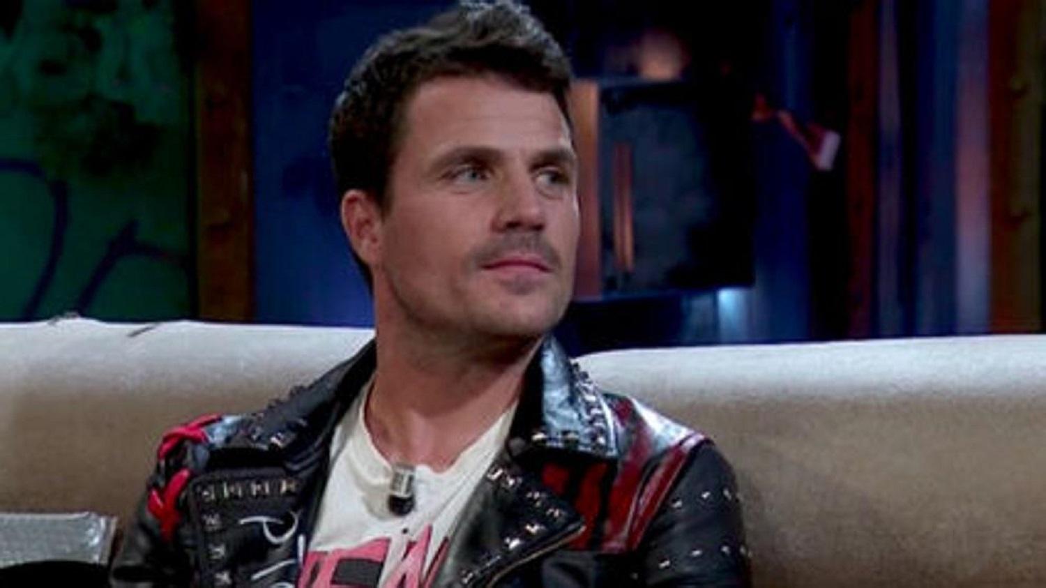 Dani Martín se desmarca de las teorías conspirativas de Miguel Bosé ...